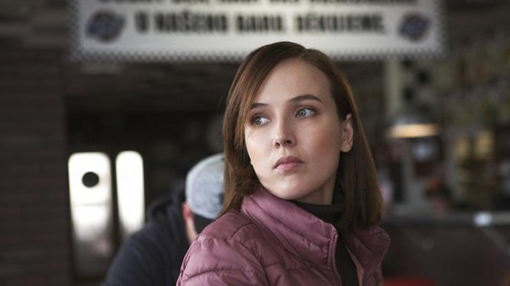 Galerie: Komedie Chata na prodej: Ramba natáčela v medvědí kůži, prvně se jí smáli, pak jí ...