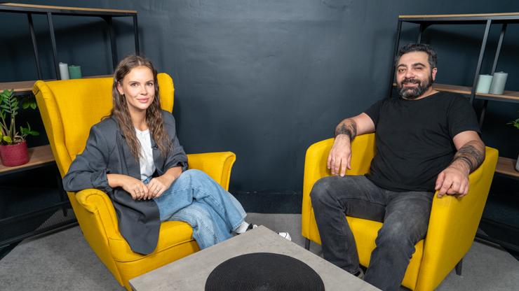 Galerie: Karen Mchitarjan promluvil o svém vyhřezlém oku: Nikdo neví, co s tím, říká – fotka 3 ...