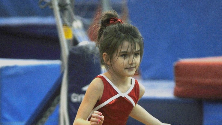 Galerie: Suri Cruise zazářila na maturitním plese: Dcera Tomu Cruise ...