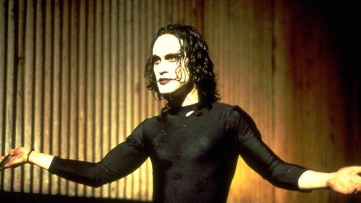 Galerie: Třicet let od premiéry filmu Vrána: Brandon Lee zemřel při ...