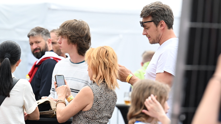 Galerie: Hokejisti na Staromáku: Taneček na střeše či rozjetý David ...