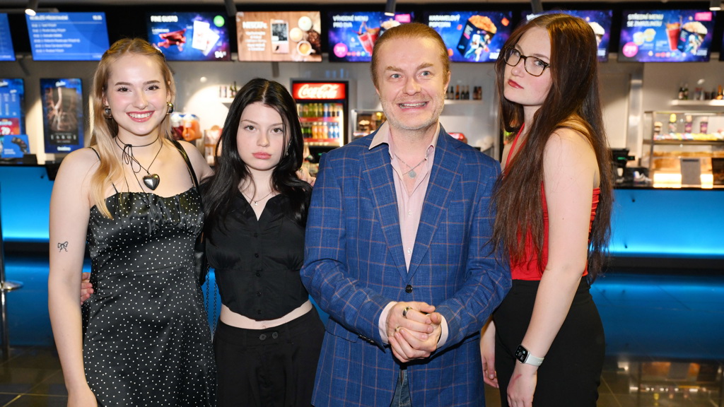 Pavel Šporcl ukázal dcery: Violeta, Sophie i nevlastní Lily vyrostly v ...