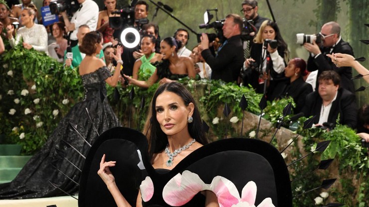 Galerie: Nejbizarnější modely z Met Gala: Zendaya, Demi Moore, Rita Ora ...