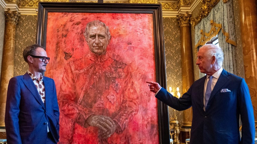 Král Karel III. odhalil portrét: Rudý obraz veřejnost rozdělil na dva ...