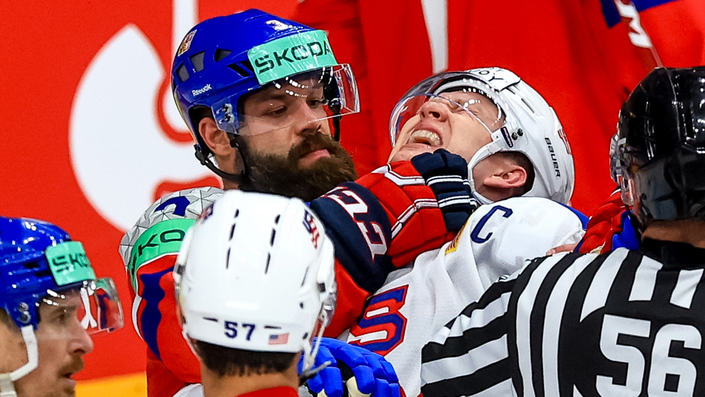 MS v hokeji 2024: Radko Gudas se se soupeři nemaže, Tkachuka vzal do ...