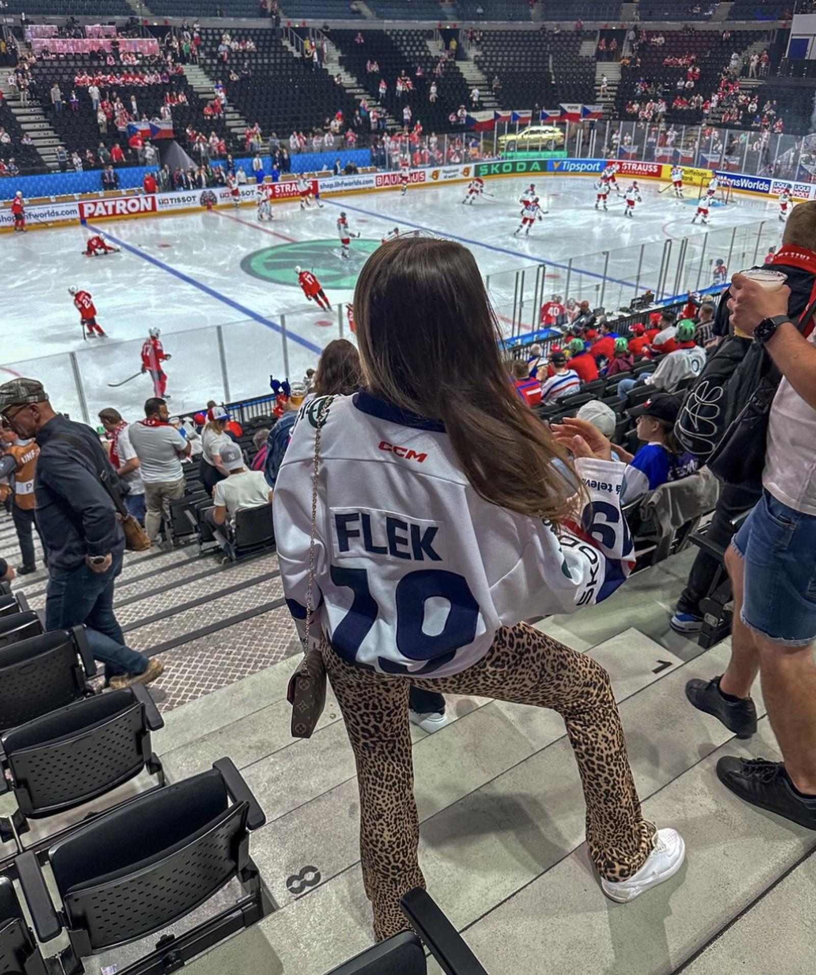 Galerie: Svatba Jakuba Fleka se Zorou Bolkovou: Po obřadu teklo ...