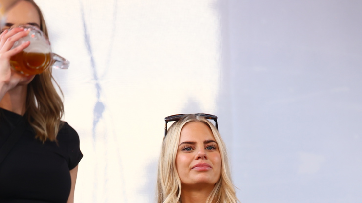 Galerie: David Pastrňák, Rebecca Rohlsson a dcera Freya Ivy na dovolené ...