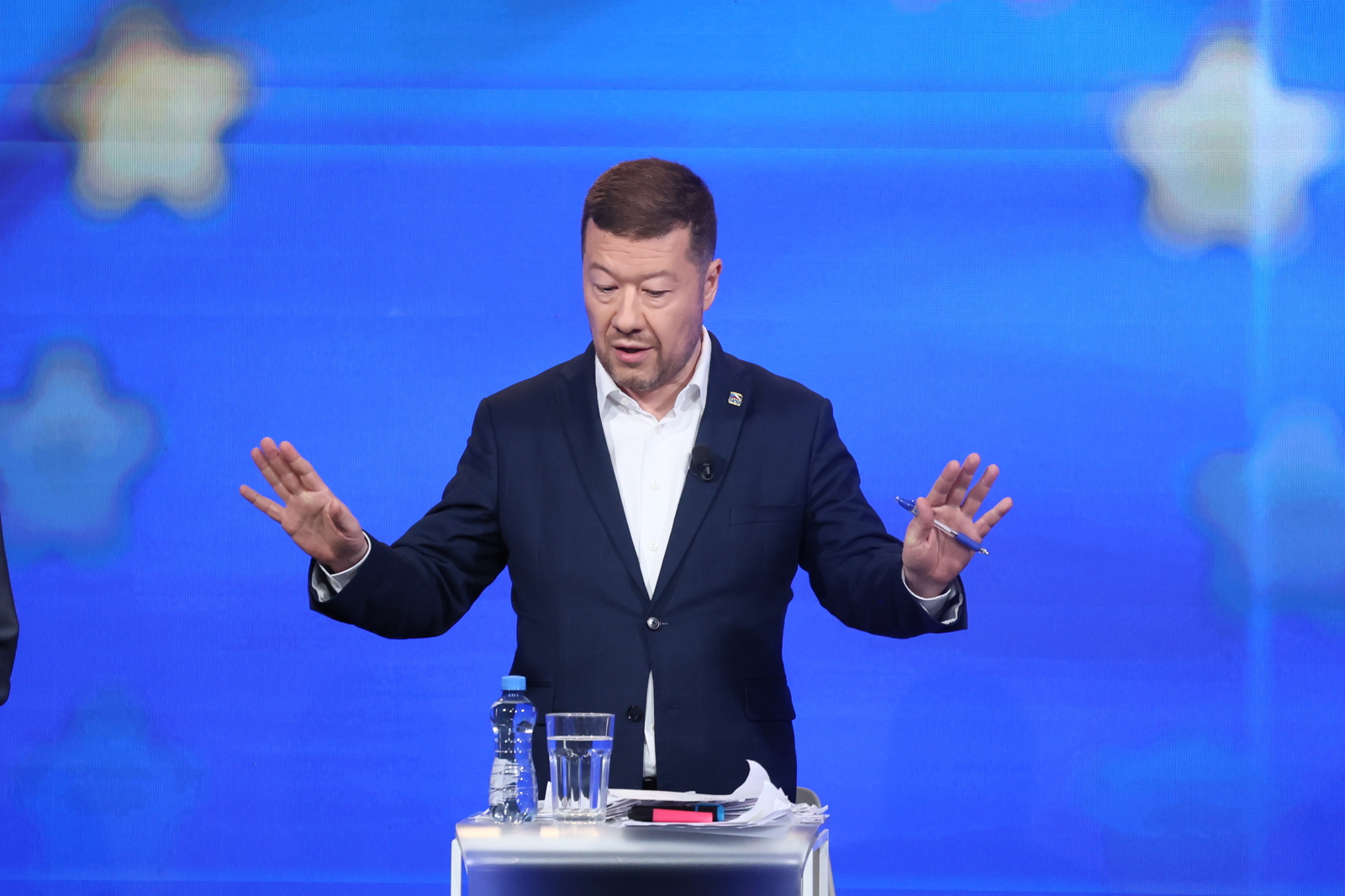 Galerie: Podivná reakce Tomia Okamury na svatbu syna Ruye Okamury ...