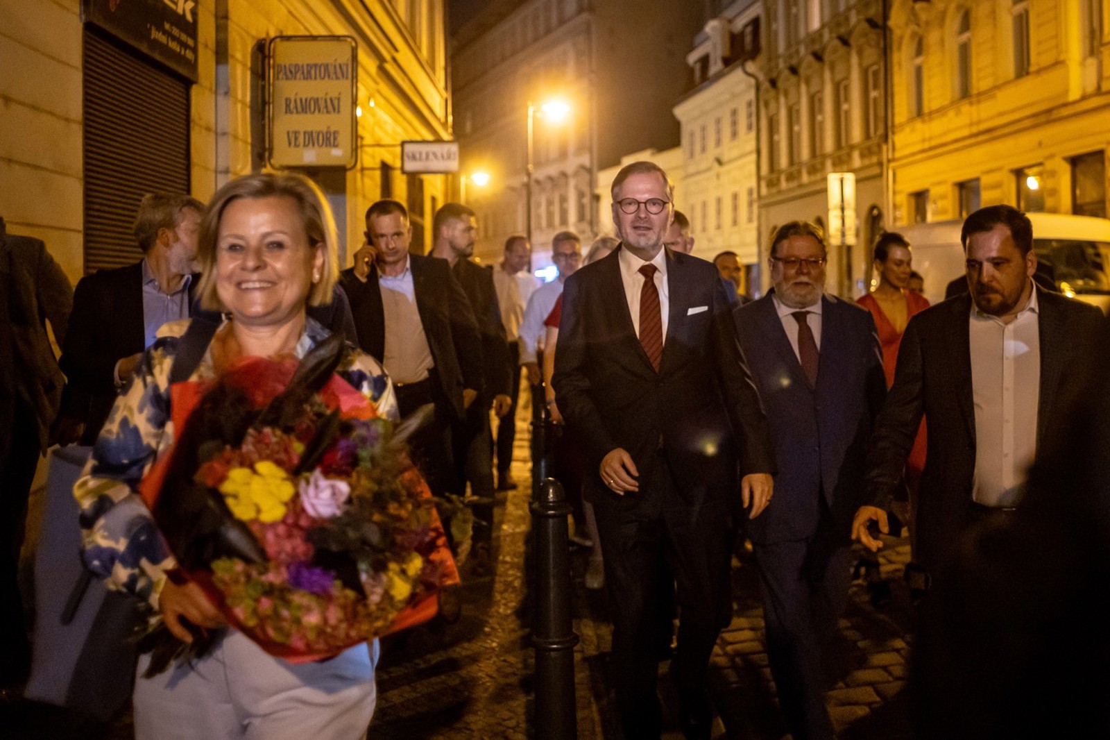 Galerie: Facka pro vládu Petra Fialy: Pokud se koalice z výsledků ...