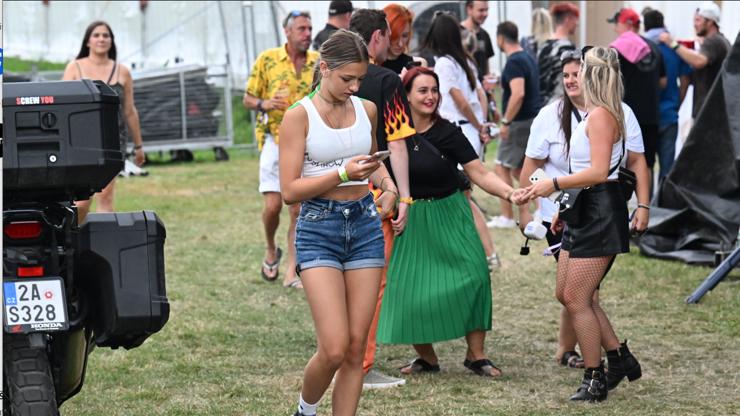 Galerie: Laura Homolová s Matějem Homolou vyrazila na Benátskou! Je ...