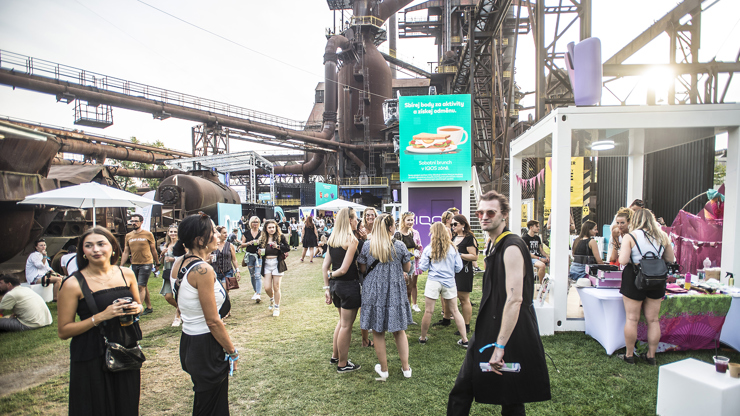 Galerie: Stand-up komička Simona First: Čím víc chceš jít na hranu, tím ...