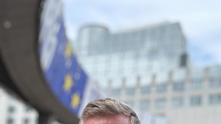 Galerie: Filip Turek práskl, kolik berou europoslanci. Popsal i svůj běžný den v Bruselu – fotka ...