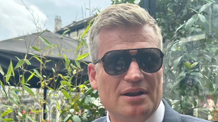 Galerie: Filip Turek práskl, kolik berou europoslanci. Popsal i svůj běžný den v Bruselu – fotka ...