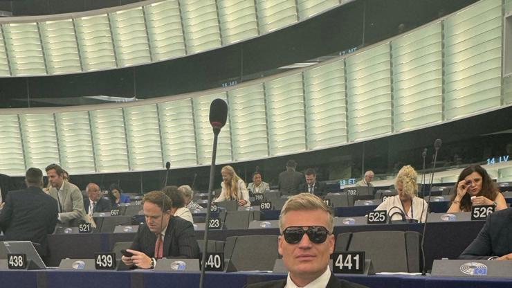 Galerie: Filip Turek práskl, kolik berou europoslanci. Popsal i svůj běžný den v Bruselu – fotka ...