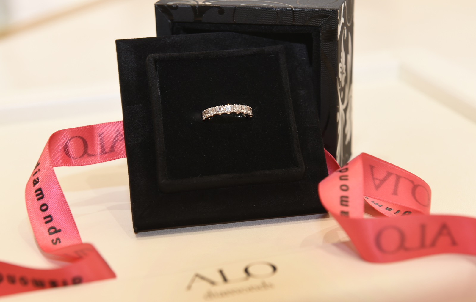 Galerie: David Pastrňák a Rebecca Rohlsson už mají snubáky: Prsteníčky ...