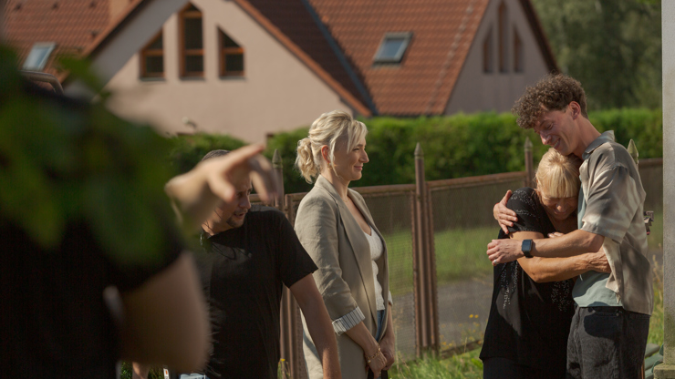 Galerie: Šimon Holý natáčí nový film: Pavla Tomicová a Jan Cina ve snímku Chica Checa – fotka 3 ...