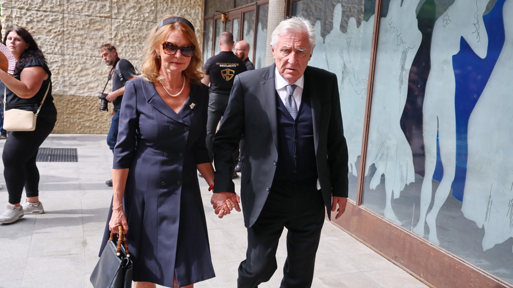 Karel Heřmánek před smrtí napsal dlouhou SMS své manželce. Zprávu ale ...