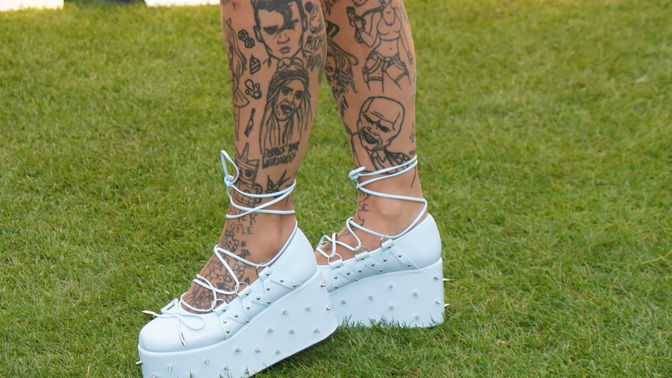 Galerie: Módní policie z Instax party: Jordan Haj šokoval v dámských ...