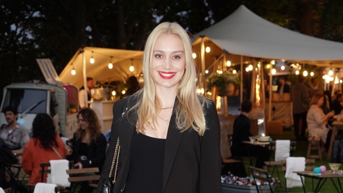 Galerie: Módní policie z Instax party: Jordan Haj šokoval v dámských ...