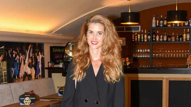 Galerie: Kalhotové kostýmy vládnou podzimu 2024: Hana Holišová nosí ...