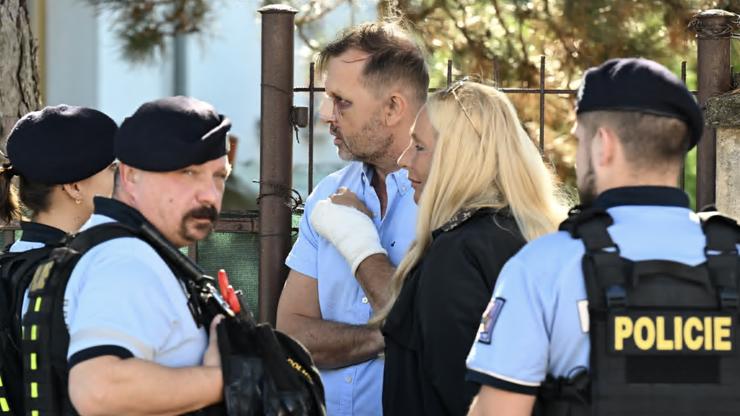 Galerie: Jaromír Soukup si přijel pro dceru Rozárku: Na Agátu Hanychovou zavolal policii – fotka ...