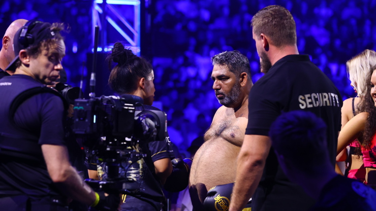 Galerie: Pavel Novotný slaví vítězství v Clashi: Vysekl poklonu Godlovi ...