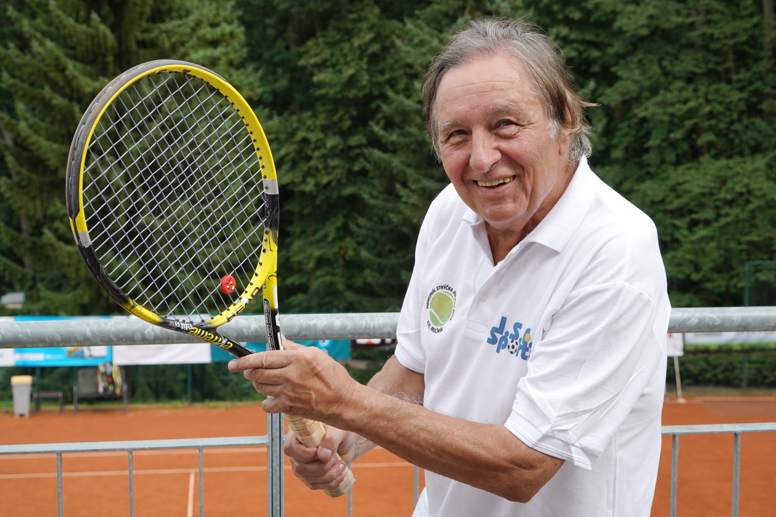 Galerie: Zemřel Karel Bláha: Zpěvák bavil v pořadech Možná přijde i ...