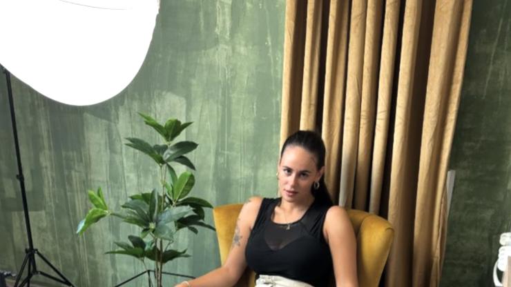 Galerie: Andrea Nguyen o zmenšení prsou: Manžel se o ně stará jako o vlastní – fotka 3 – eXtra.cz