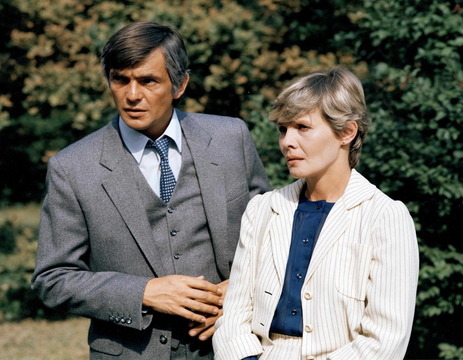 Galerie: Pohřeb Jiřího Bartošky: Prezident Petr Pavel se omluvil ...