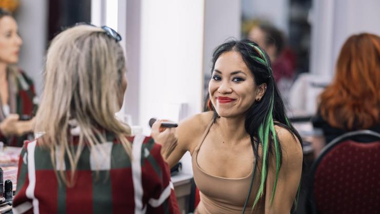 Galerie: Chili Ta Thuy otevřela 13. komnatu: Proplakané dětství se ...