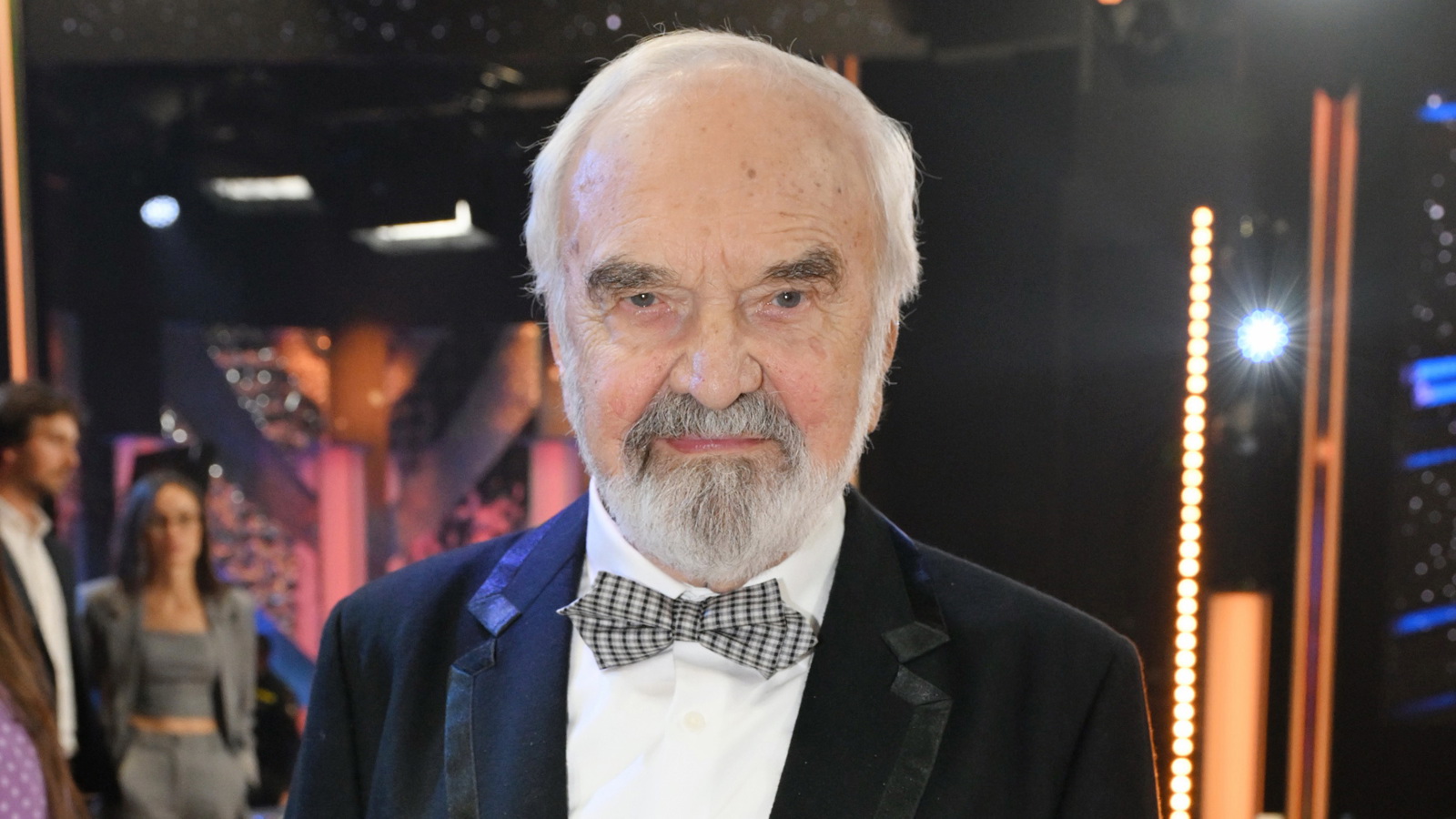 Galerie: Zdeněk Svěrák v emotivním videu nabádá mladé k volbám – fotka ...