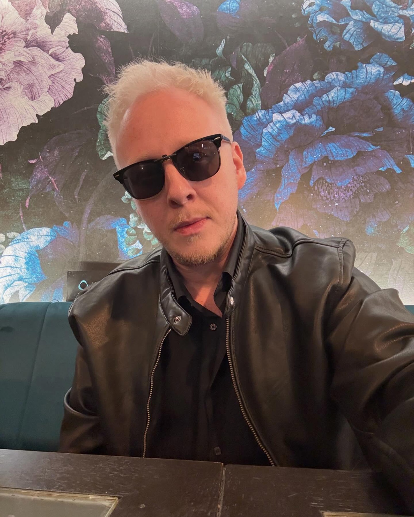 Galerie: Štěpán Kozub vzdal bitvu o vlasy a šel dohola: Úplný Bruce ...