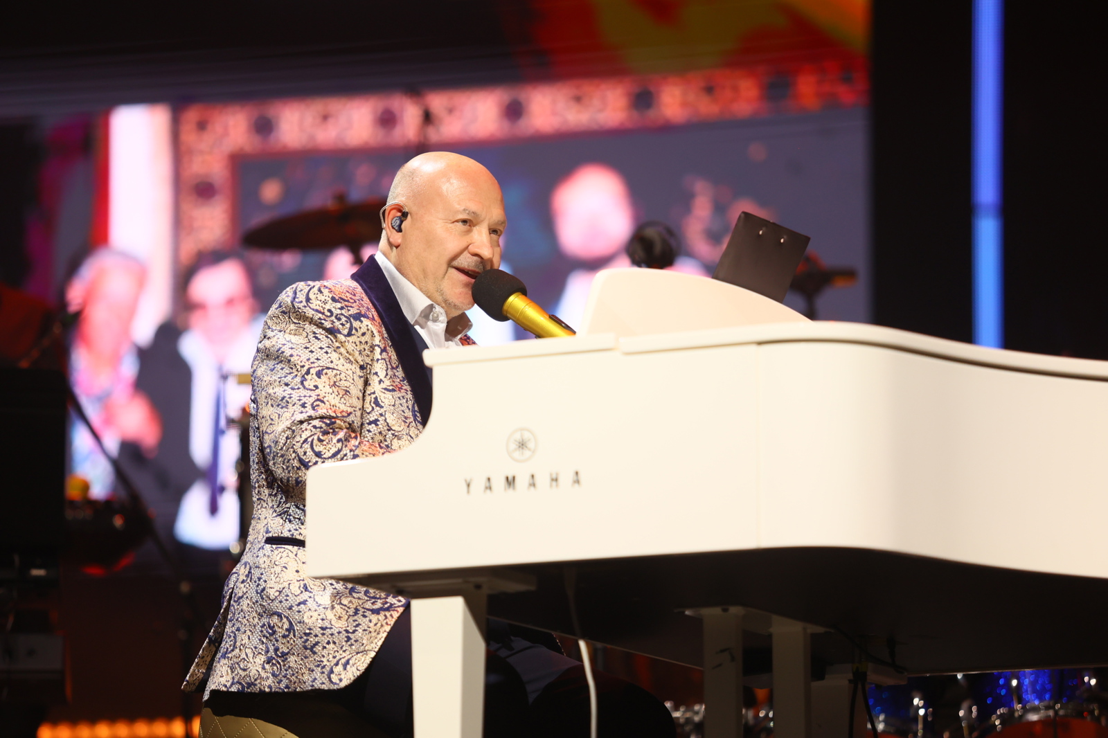 Galerie: Velekoncert Zdeňka Bartáka: Vystoupila Helena Vondráčková či ...