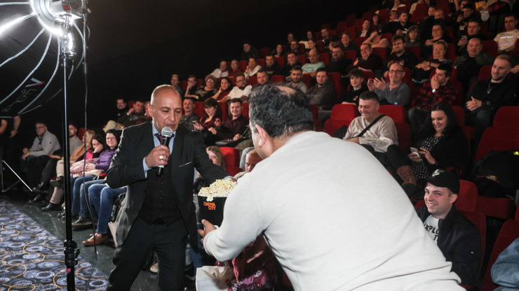 Galerie: Erdoğan Atalay v Praze: Semir Gerkhan z Kobry 11 na filmu Bez ...