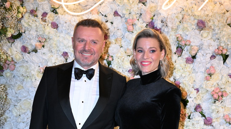 Galerie: Český ples 2024: Napěchovaný dekolt Terezy Mátlové, polonahá ...