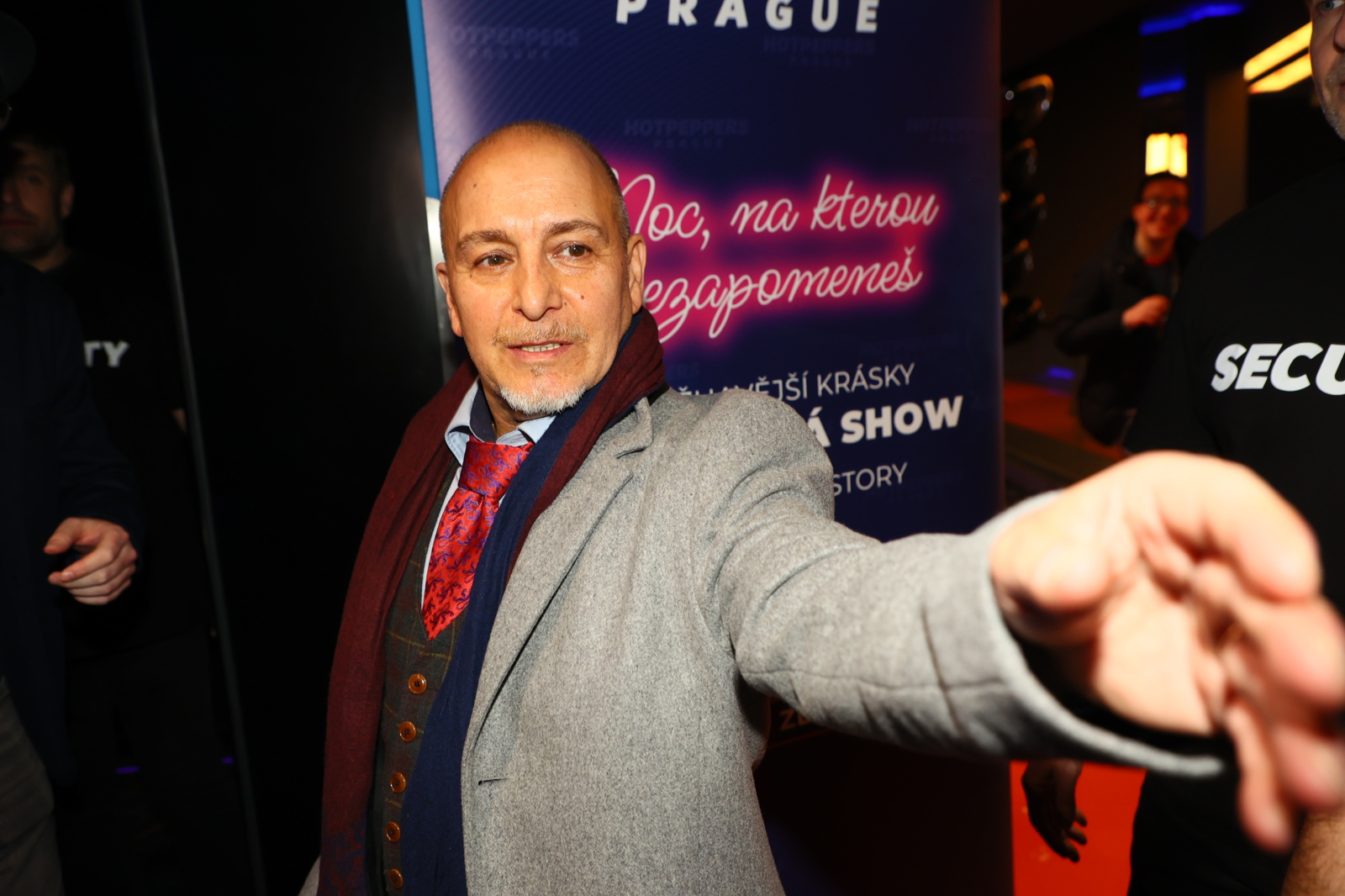 Galerie: Erdoğan Atalay v Praze: Semir Gerkhan z Kobry 11 na filmu Bez ...
