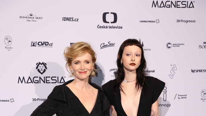 Galerie: Aňa Geislerová se pochlubila krásnou dcerou: 17leté Stelle ...