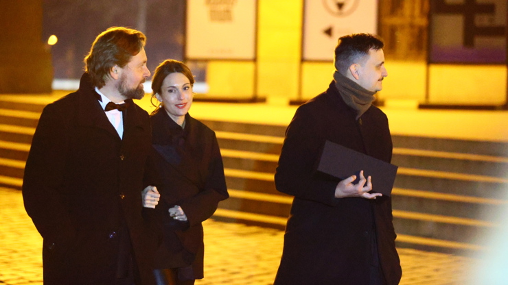 Galerie: Český lev 2025: Alkohol tekl proudem, na schodech se kouřila ...