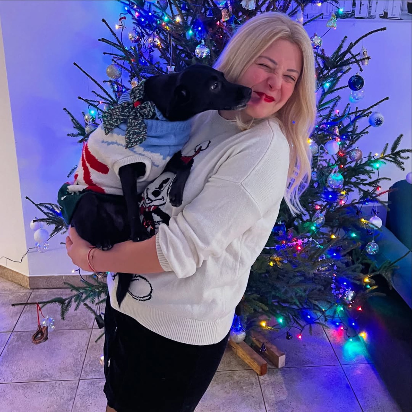 Galerie: Po smrti Aničky Slováčkové se řeší péče o její fenku Jindřišku ...