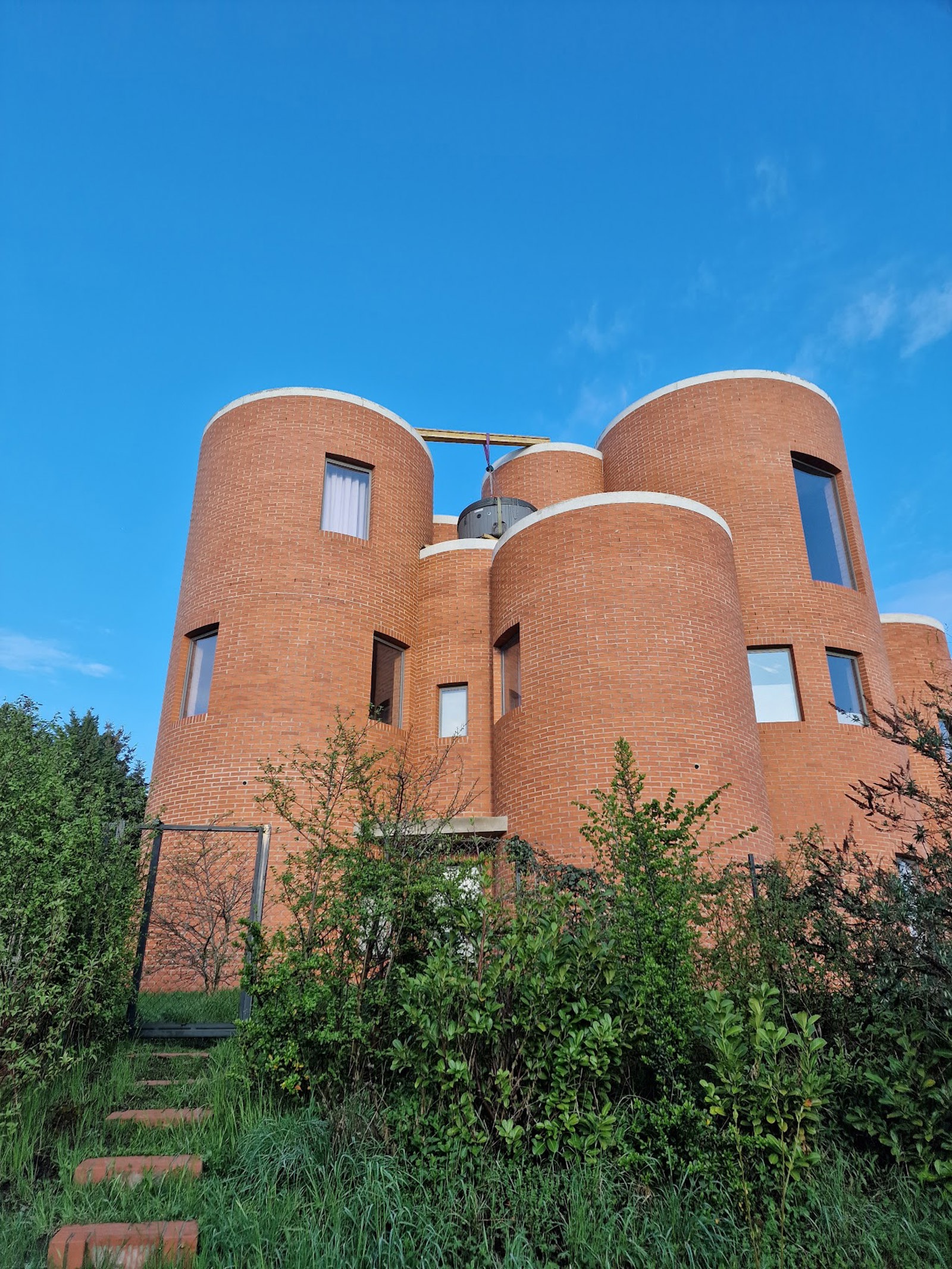 Galerie: Rozhazovačný Tomio Okamura: Do Takešiho hradu si nechal ...