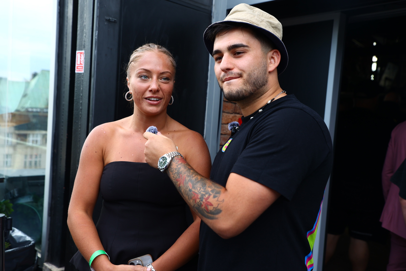 Galerie: GLOSA: Samir Margina z Clashe už není největší dno. Podlezl ho Polák s růžovými dredy ...