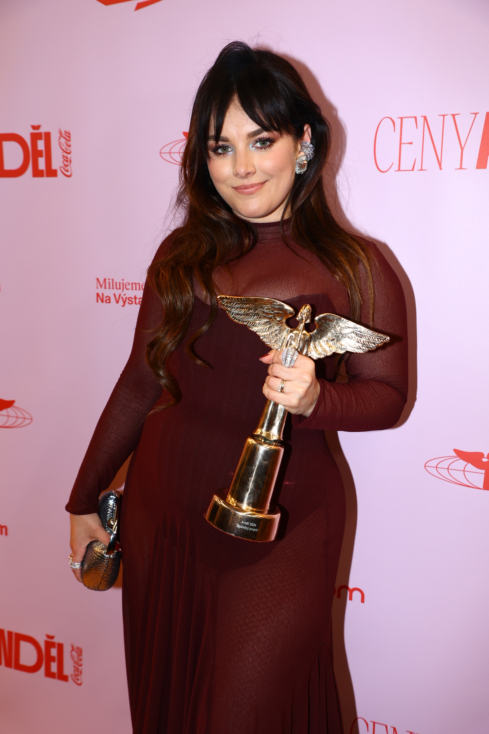 Galerie: Ewa Farna v šoku: Dua Lipa na koncertě zazpívala před plnou O2 arenou její píseň ...