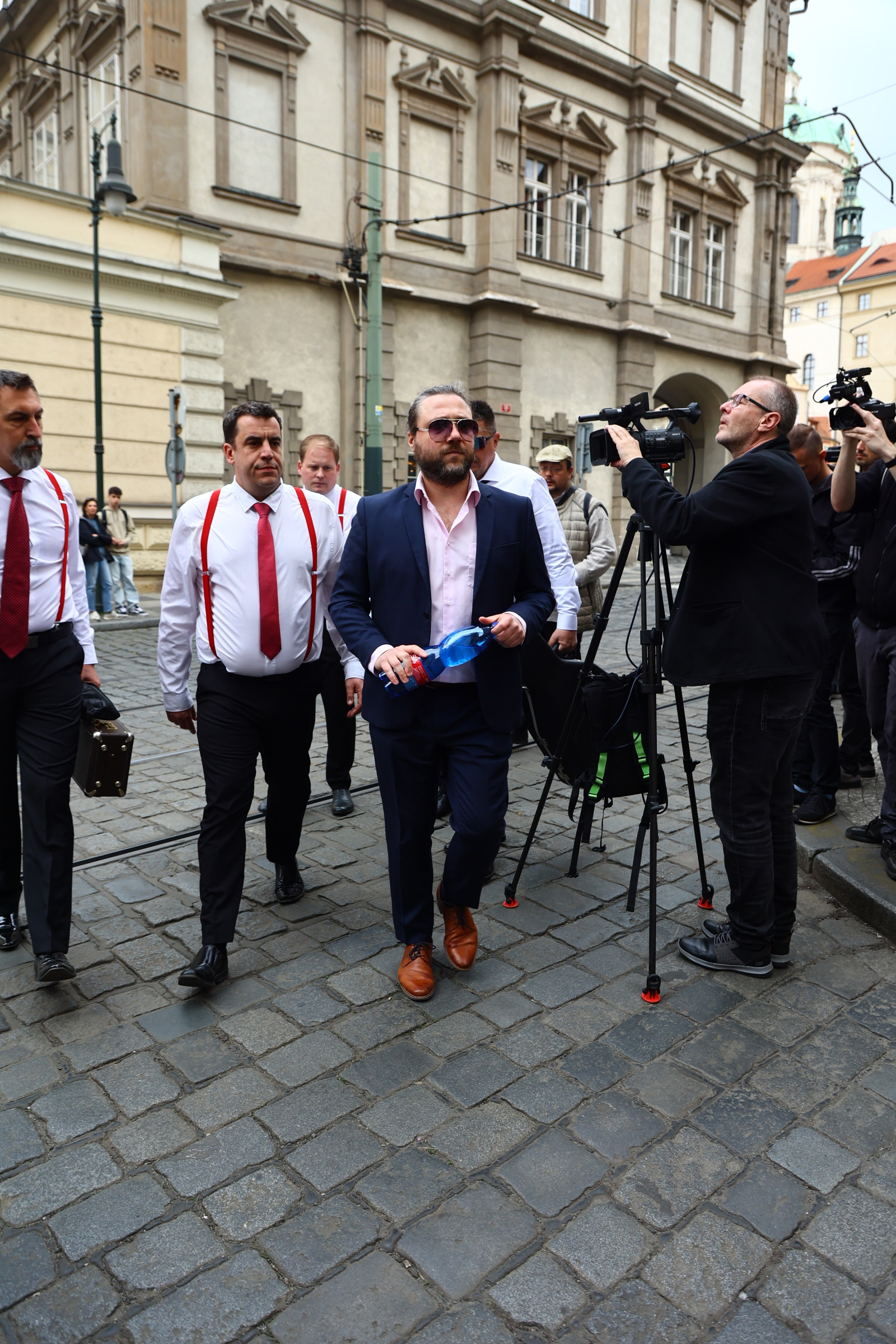 Galerie: Dojemné momenty z pohřbu Aničky Slováčkové: Zdrcená rodina ...