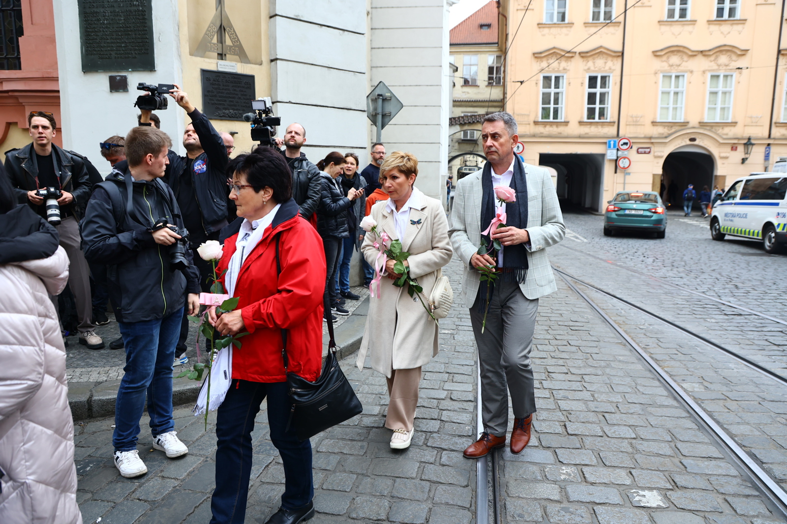 Galerie: Pohřeb Aničky Slováčkové: Poslední sbohem přišel dát i ...