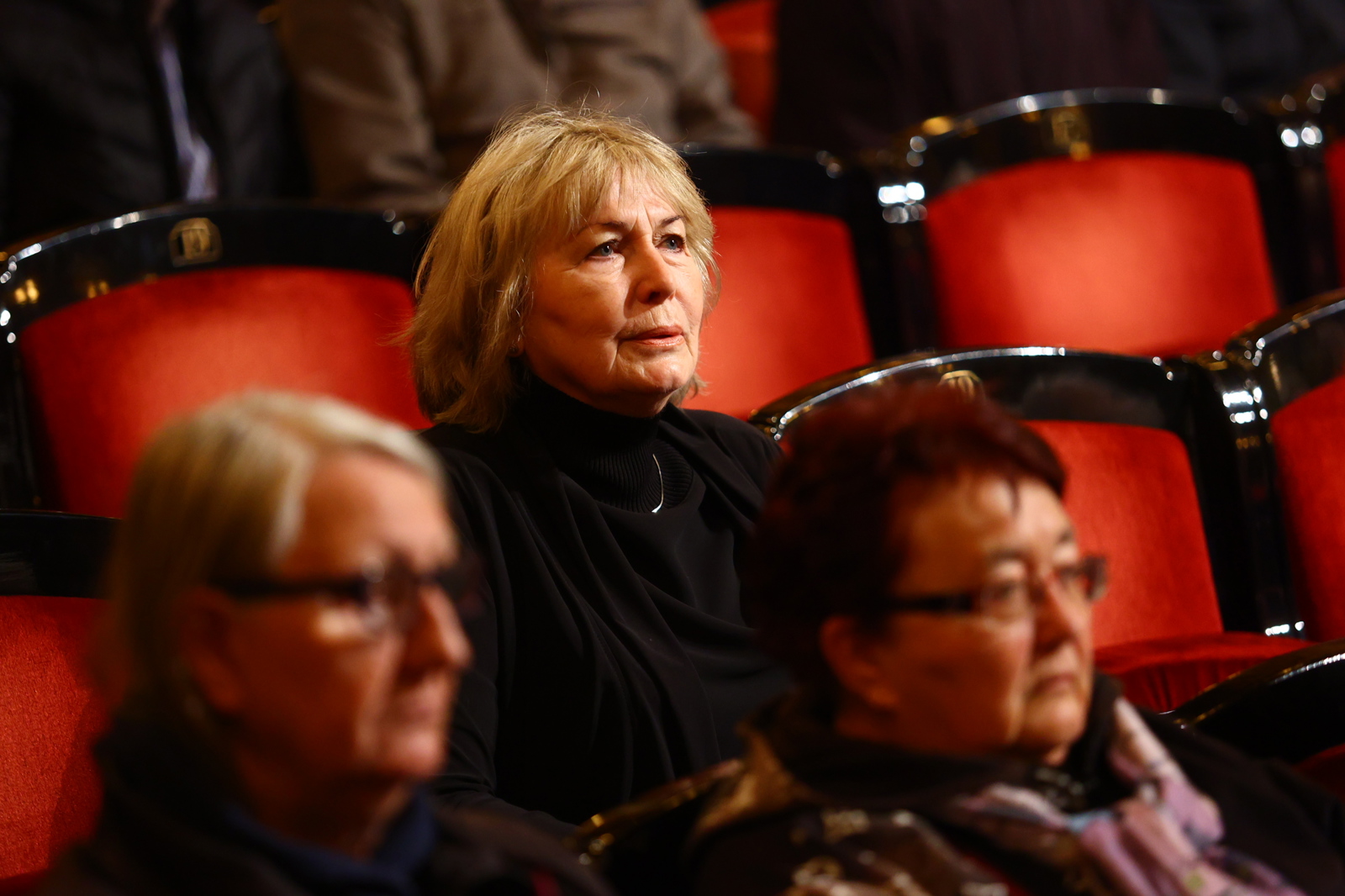 Galerie: Pohřeb Aloise Švehlíka: Zdrcená vdova i syn David Švehlík ...