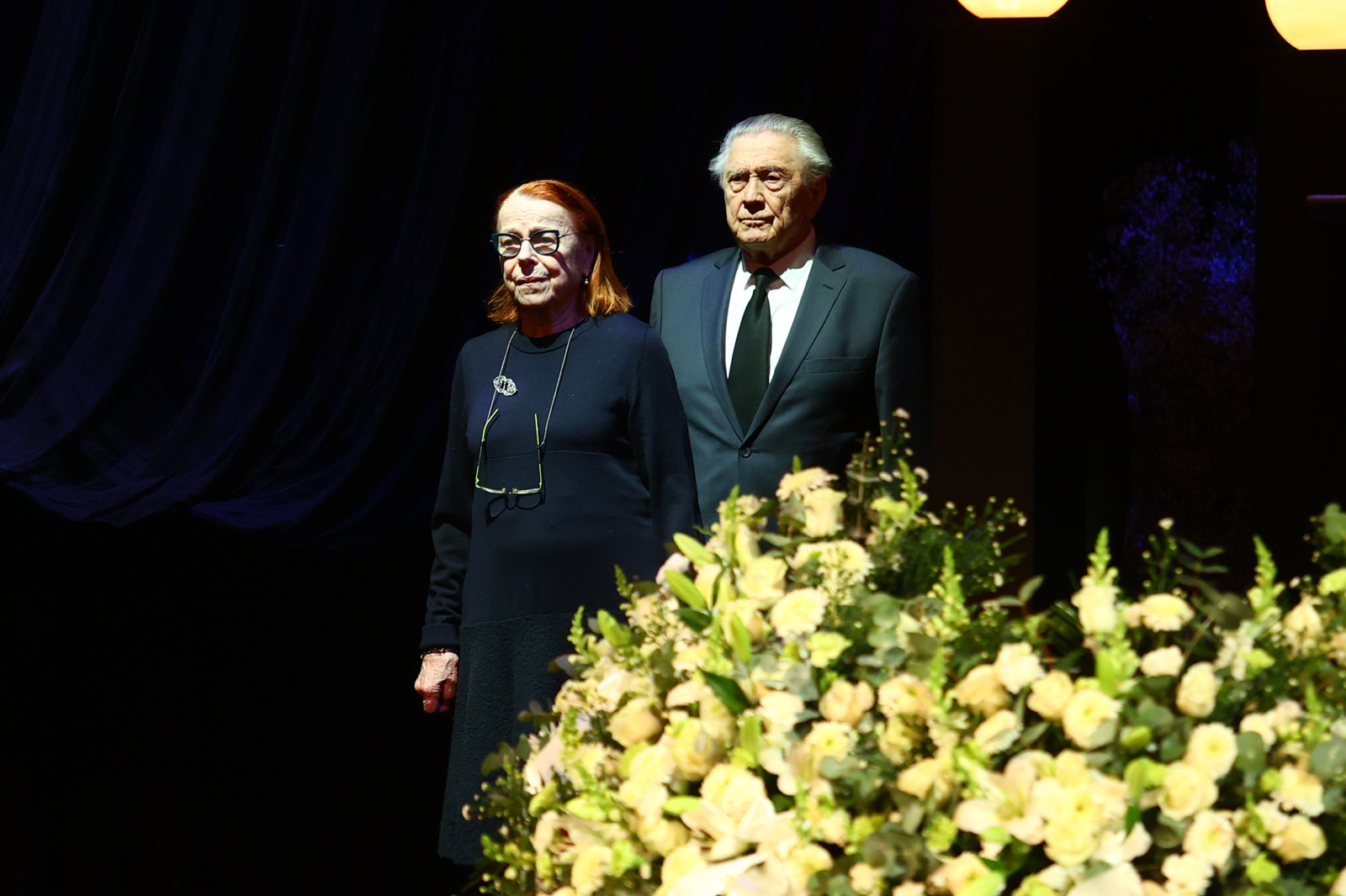 Galerie: Pohřeb Aloise Švehlíka: Zdrcená vdova i syn David Švehlík ...