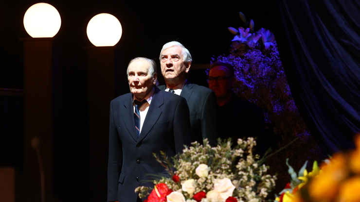 Galerie: Pohřeb Aloise Švehlíka: Zdrcená vdova i syn David Švehlík ...