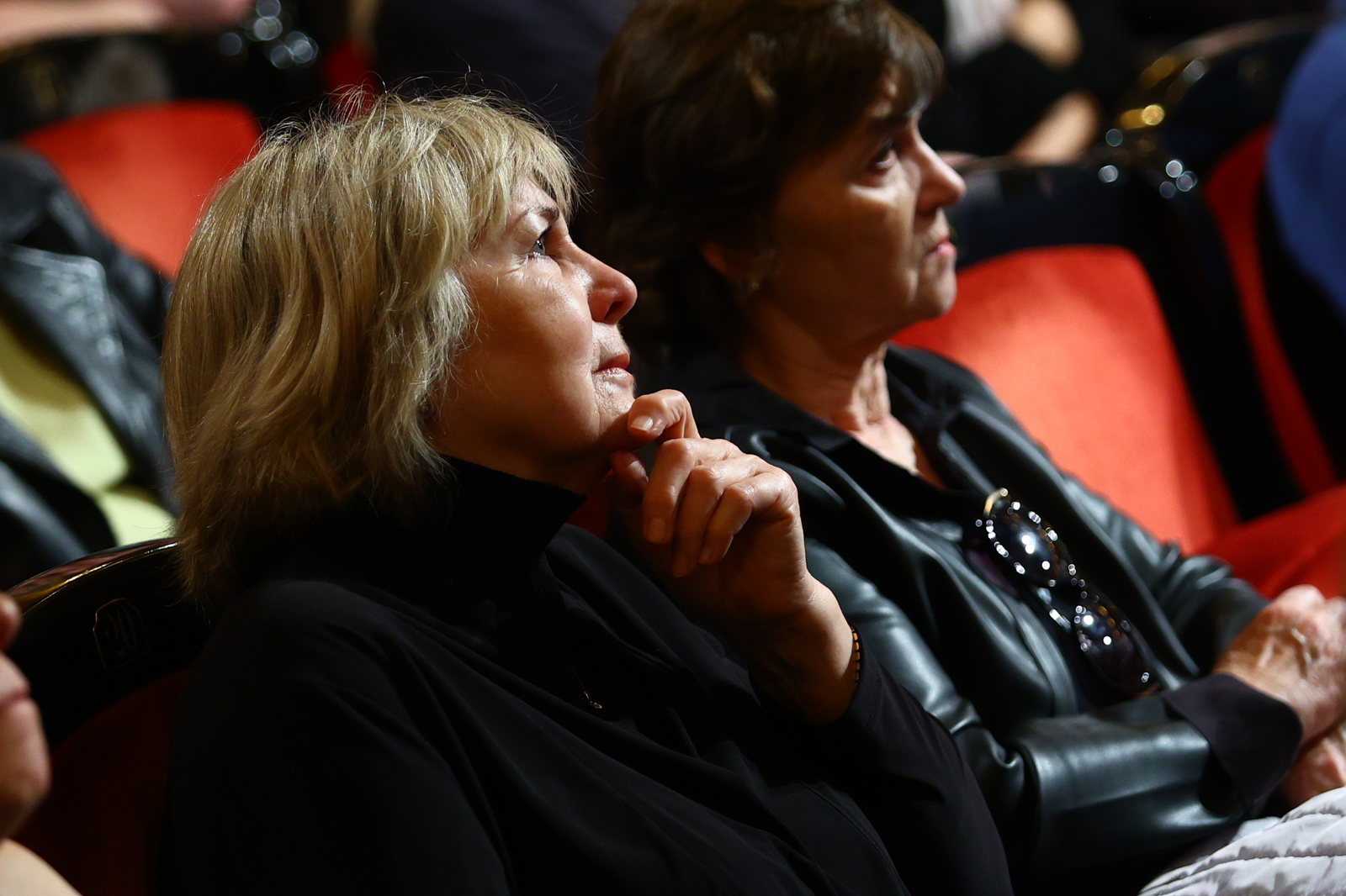 Galerie: Pohřeb Aloise Švehlíka: Zdrcená vdova i syn David Švehlík ...