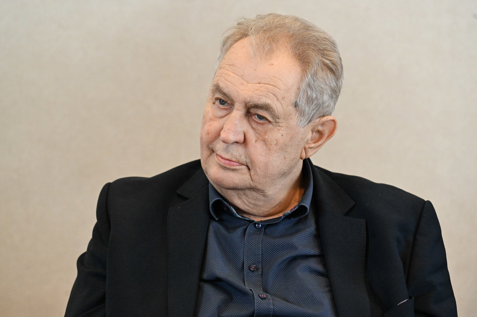 Galerie: Miloš Zeman už si chystá pohřeb: Oblíbenou píseň mu zahraje ...