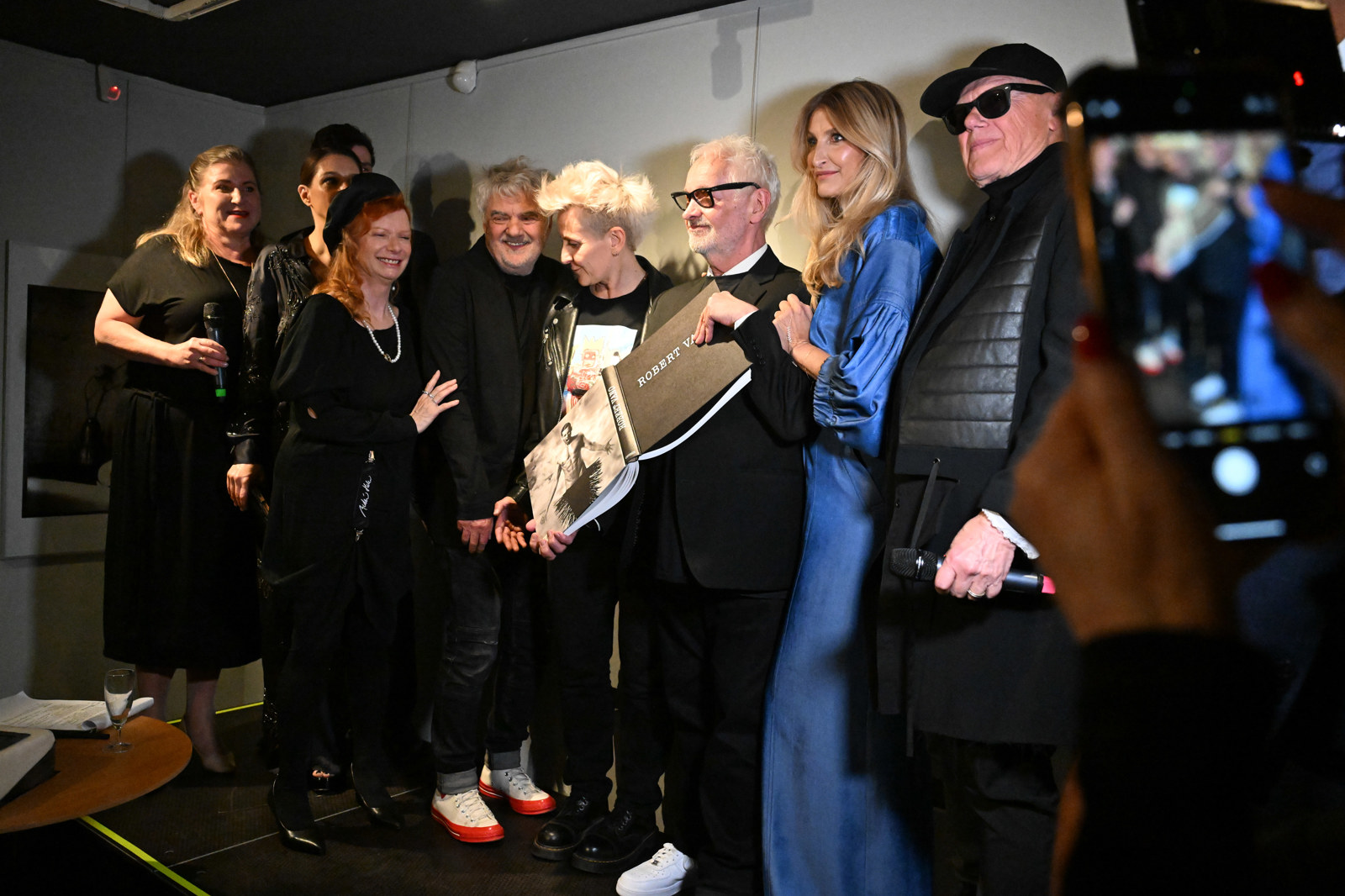 Galerie: Robert Vano vysvlékl před objektivem nespočet slavných tváří ...